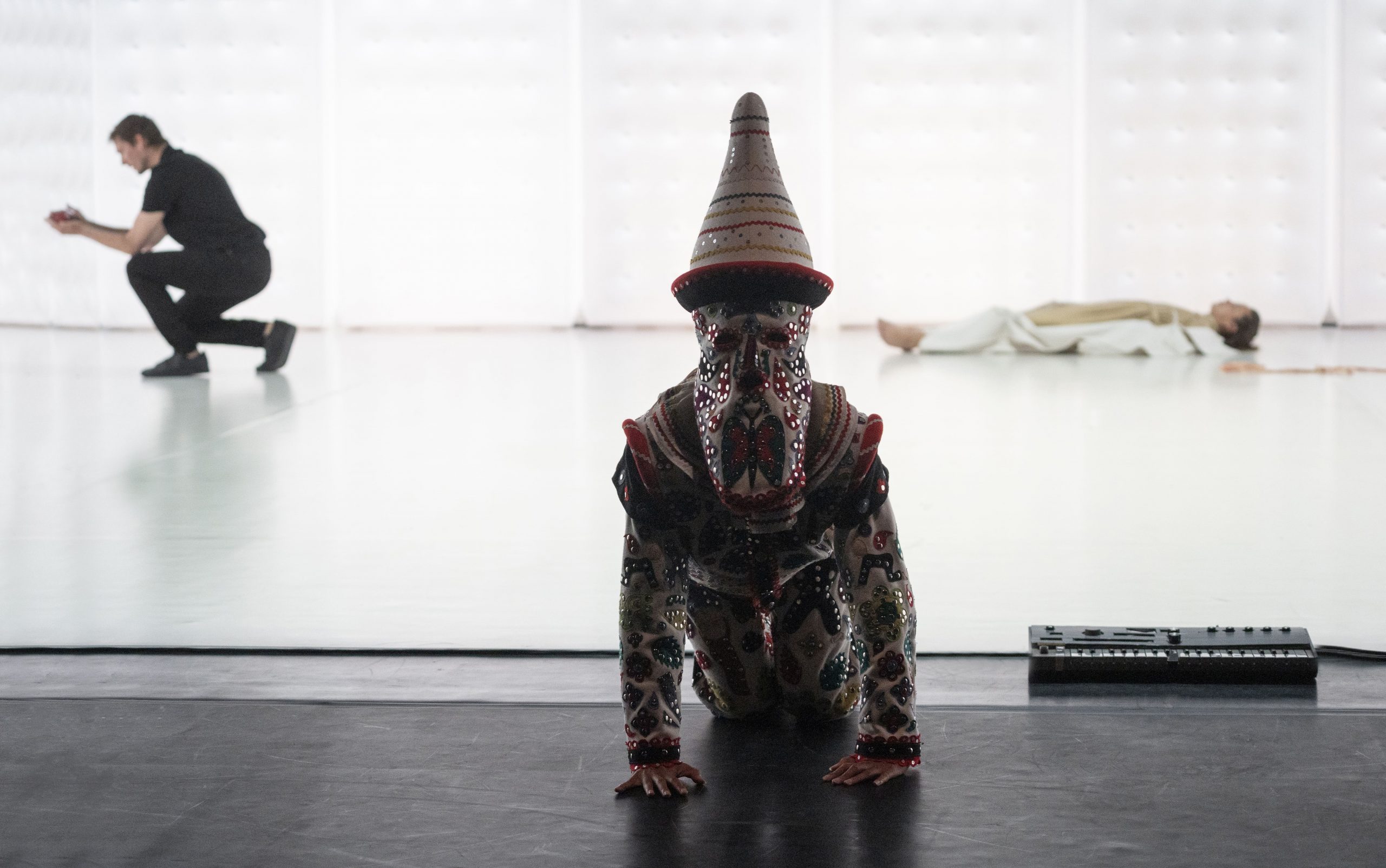 Moving Between Worlds—Reality Meets Virtual Reality in No Reality Now ...
